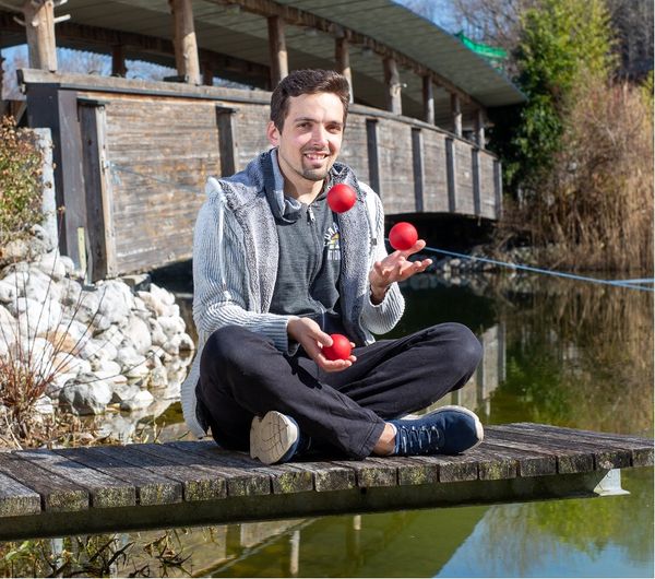 Simon Fischer, Jonglierlehrer und Glückstrainer - Radio FRO